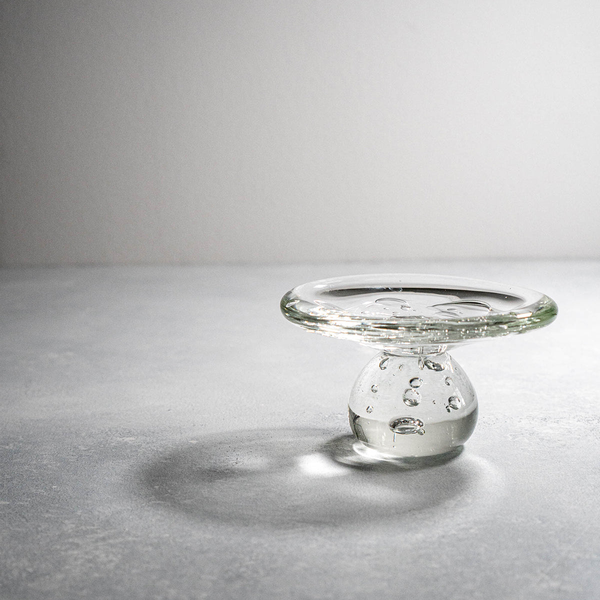 Water droplet plate stand (small) – Leef NYC